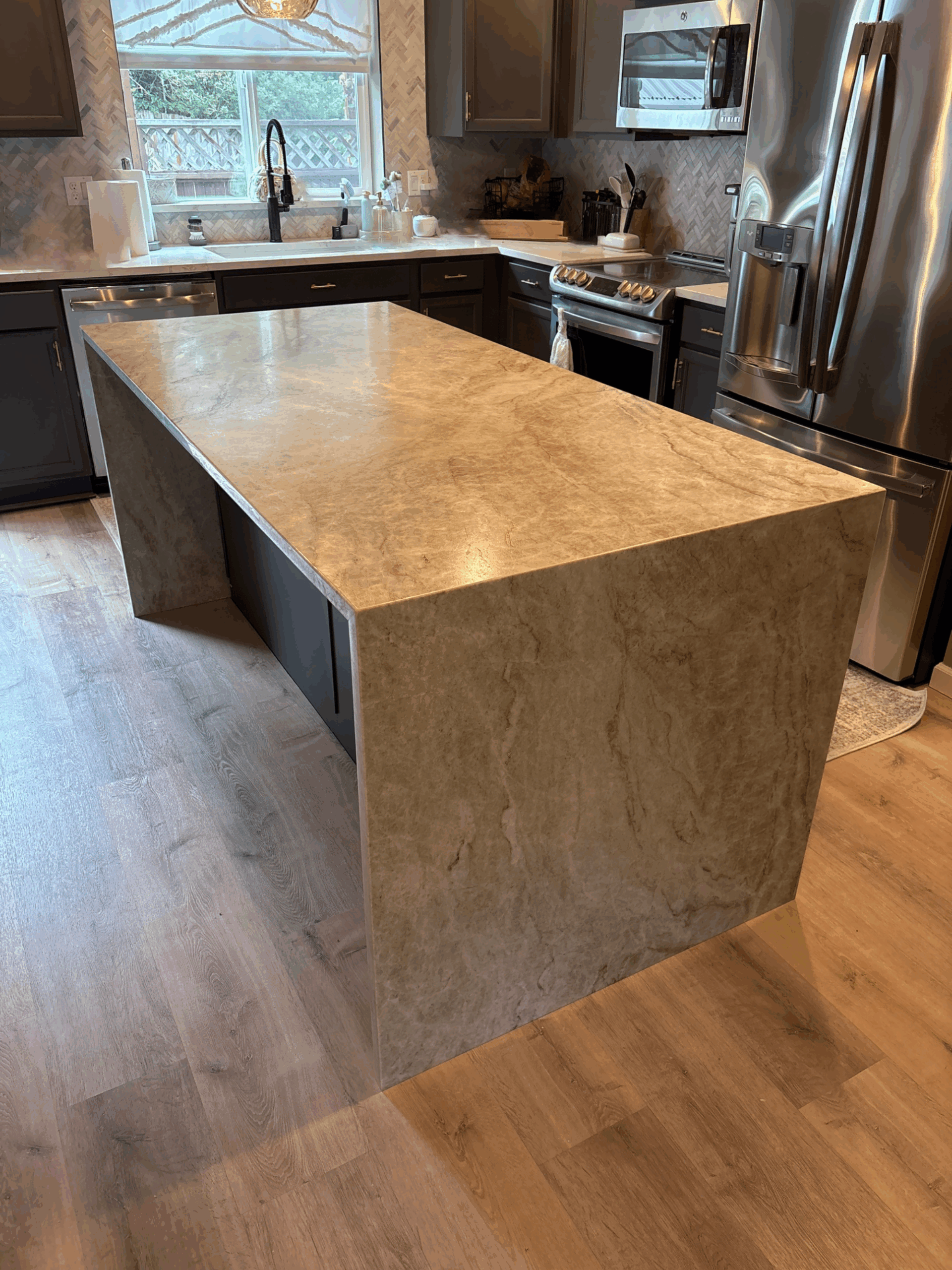 Quartzite vs Porcelain: Choosing for Luxury Design 2026